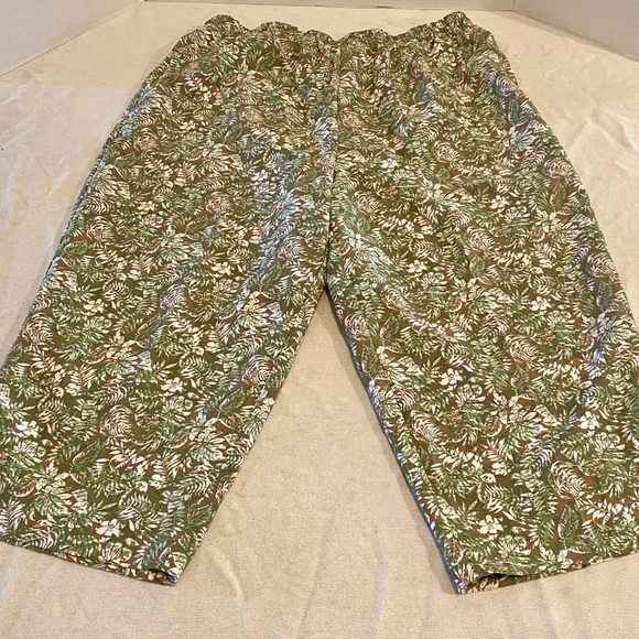 BonWorth | Pants & Jumpsuits | Bonworth Leaf Patterned Pants In Green ...
